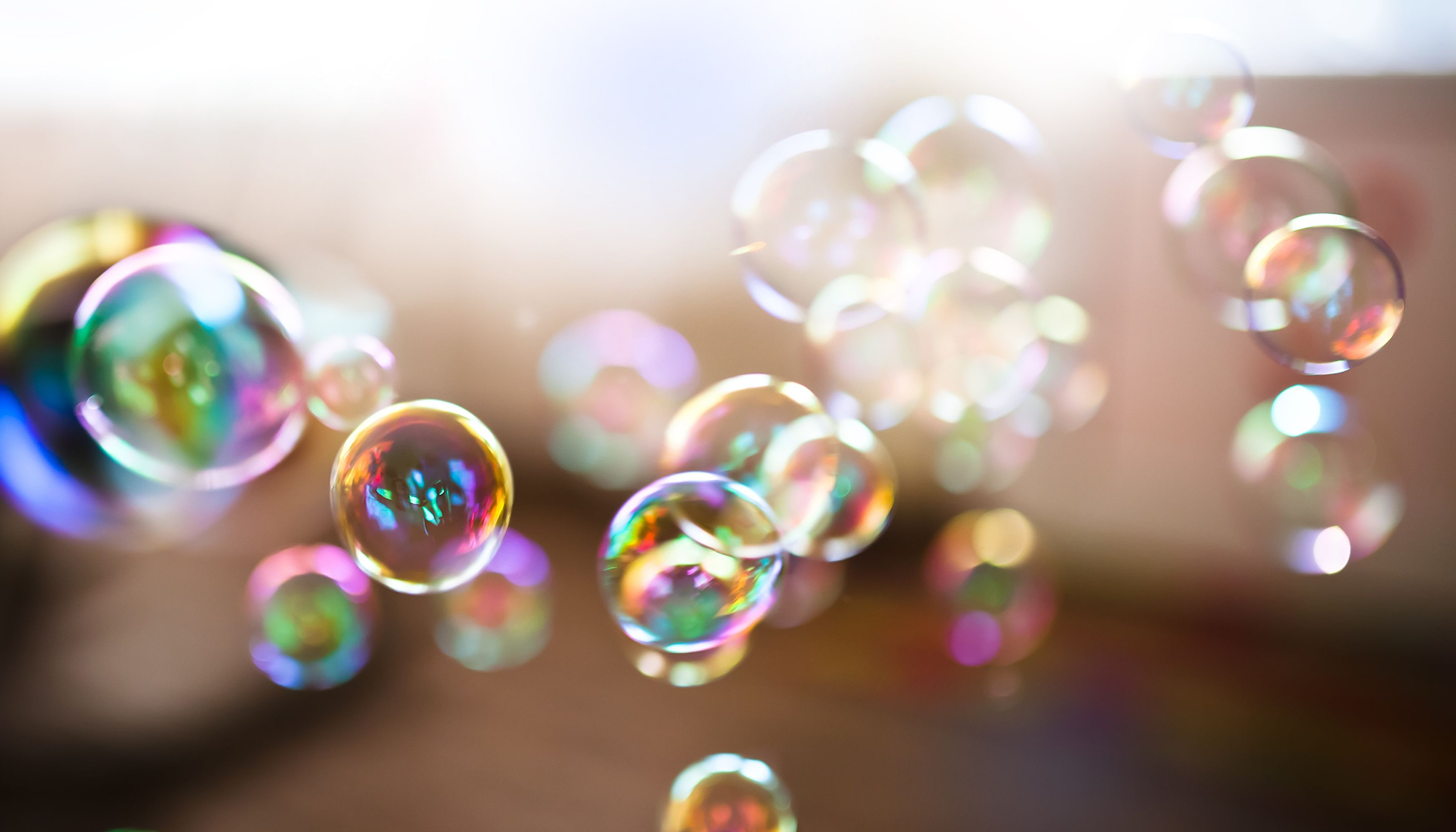 De ce strălucesc bulele de săpun în culorile curcubeului? - Blog ...